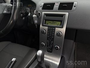Black Volvo C30 2010 in Valmiera, with an engine capacity of 1.60 L and mileage of 334 thousand km for 2550 €, photo 14 on AUTOMOTO.COM.LV