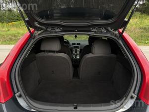 Black Volvo C30 2010 in Valmiera, with an engine capacity of 1.60 L and mileage of 334 thousand km for 2550 €, photo 16 on AUTOMOTO.COM.LV