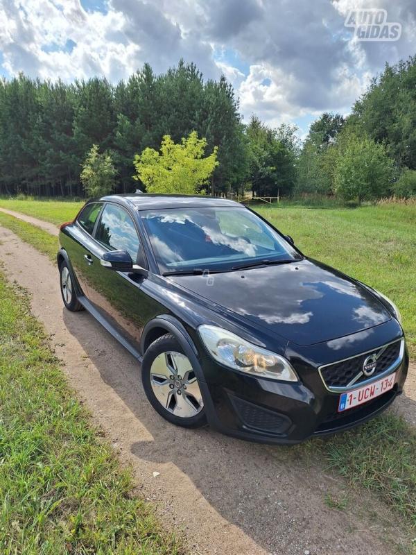 Черный Вольво Ц30 2010 в Радвилишкис, объемом двигателя 1.60 л и пробегом 216 тыс. км за 3300 €, фото 1 на AUTOMOTO.COM.LV