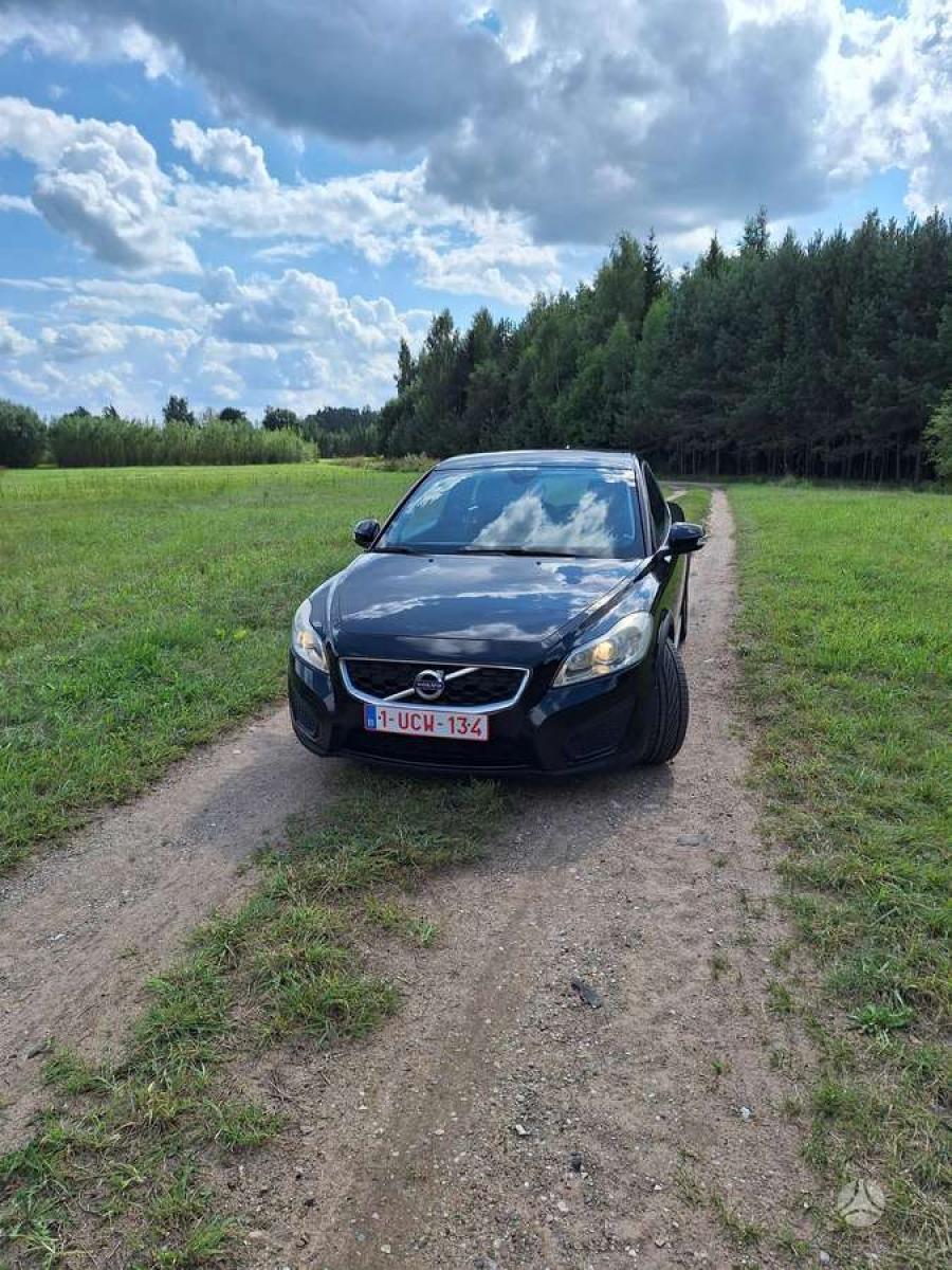 Black Volvo C30 2010 in Radviliskis, with an engine capacity of 1.60 L and mileage of 216 thousand km for 3300 €, photo 4 on AUTOMOTO.COM.LV