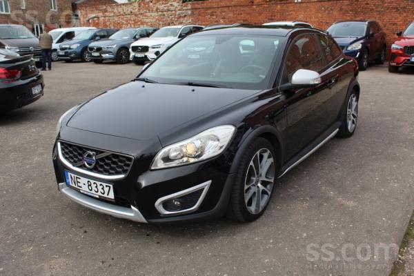 Volvo C30 2010 in Liepaja on AUTOMOTO.COM.LV Black Volvo C30 2010 in Liepaja, with an engine capacity of 2.00 L and mileage of 270 thousand km for 5350 €, photo 3 on AUTOMOTO.COM.LV