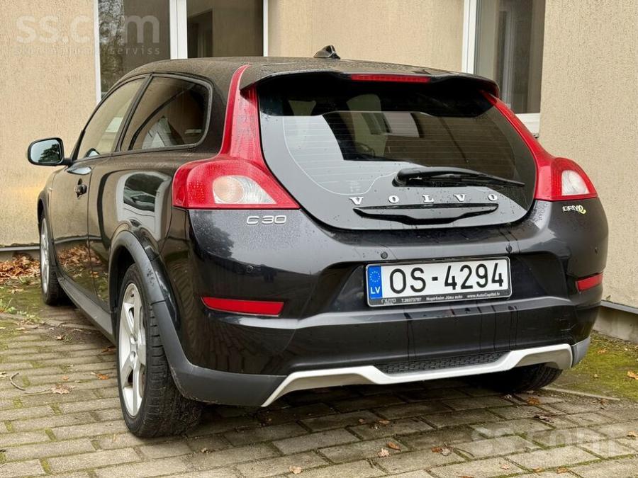 Черный Вольво Ц30 2010 в Рига, объемом двигателя 1.60 л и пробегом 0 тыс. км за 3200 €, фото 4 на AUTOMOTO.COM.LV