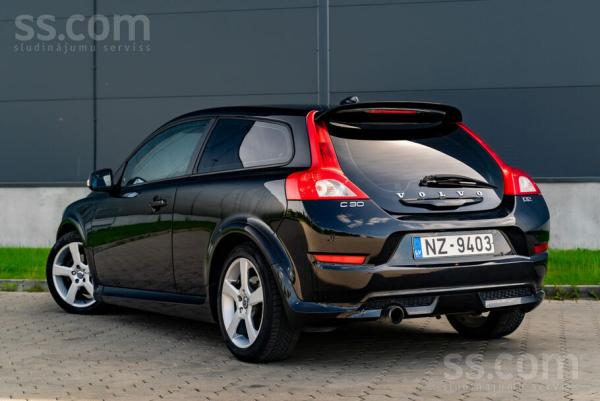 Black Volvo C30 2011 in Riga, with an engine capacity of 1.60 L and mileage of 259 thousand km for 2300 €, photo 4 on AUTOMOTO.COM.LV