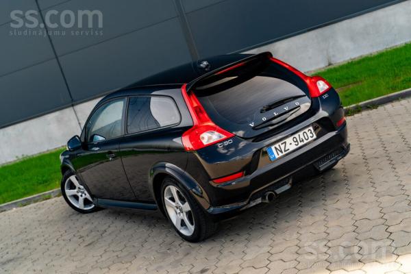 Black Volvo C30 2011 in Riga, with an engine capacity of 1.60 L and mileage of 259 thousand km for 2300 €, photo 5 on AUTOMOTO.COM.LV