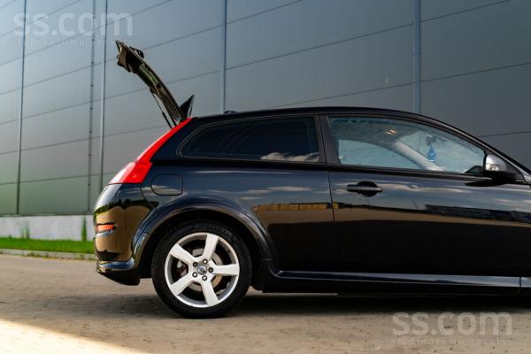 Black Volvo C30 2011 in Riga, with an engine capacity of 1.60 L and mileage of 259 thousand km for 2300 €, photo 9 on AUTOMOTO.COM.LV