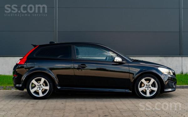 Black Volvo C30 2011 in Riga, with an engine capacity of 1.60 L and mileage of 259 thousand km for 2300 €, photo 10 on AUTOMOTO.COM.LV