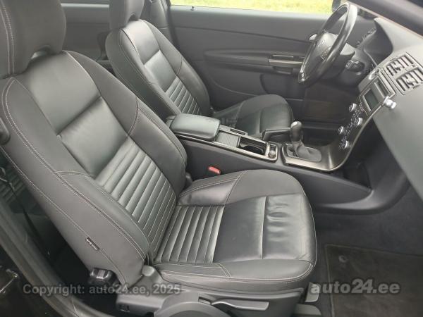 Black Volvo C30 2011 in Tallinn, with an engine capacity of 2.00 L and mileage of 341 thousand km for 4999 €, photo 11 on AUTOMOTO.COM.LV