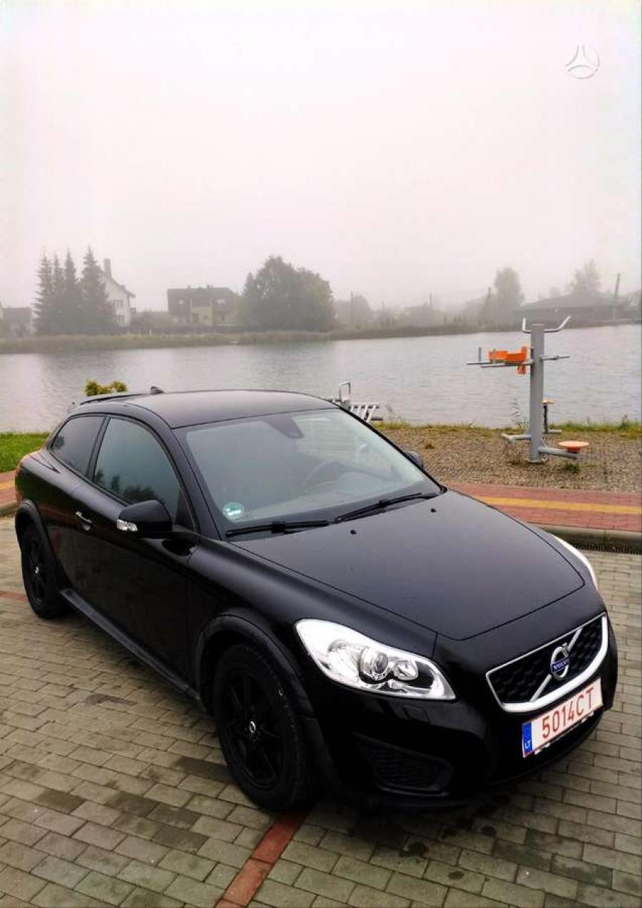 Black Volvo C30 2011 in Kaunas, with an engine capacity of 2.00 L and mileage of 288 thousand km for 4500 €, photo 1 on AUTOMOTO.COM.LV