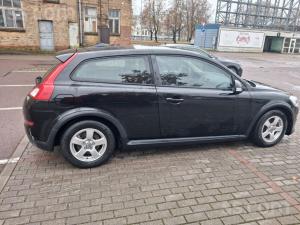 Melns Volvo C30 2011 Liepāja, ar dzinēja tilpumu 1.60 L un nobraukumu 250 tūkst. km par 3900 €, foto 5 vietnē AUTOMOTO.COM.LV