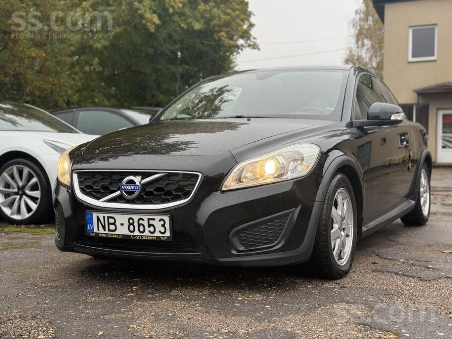Black Volvo C30 2011 in Riga, with an engine capacity of 1.60 L and mileage of 0 thousand km for 4300 €, photo 3 on AUTOMOTO.COM.LV