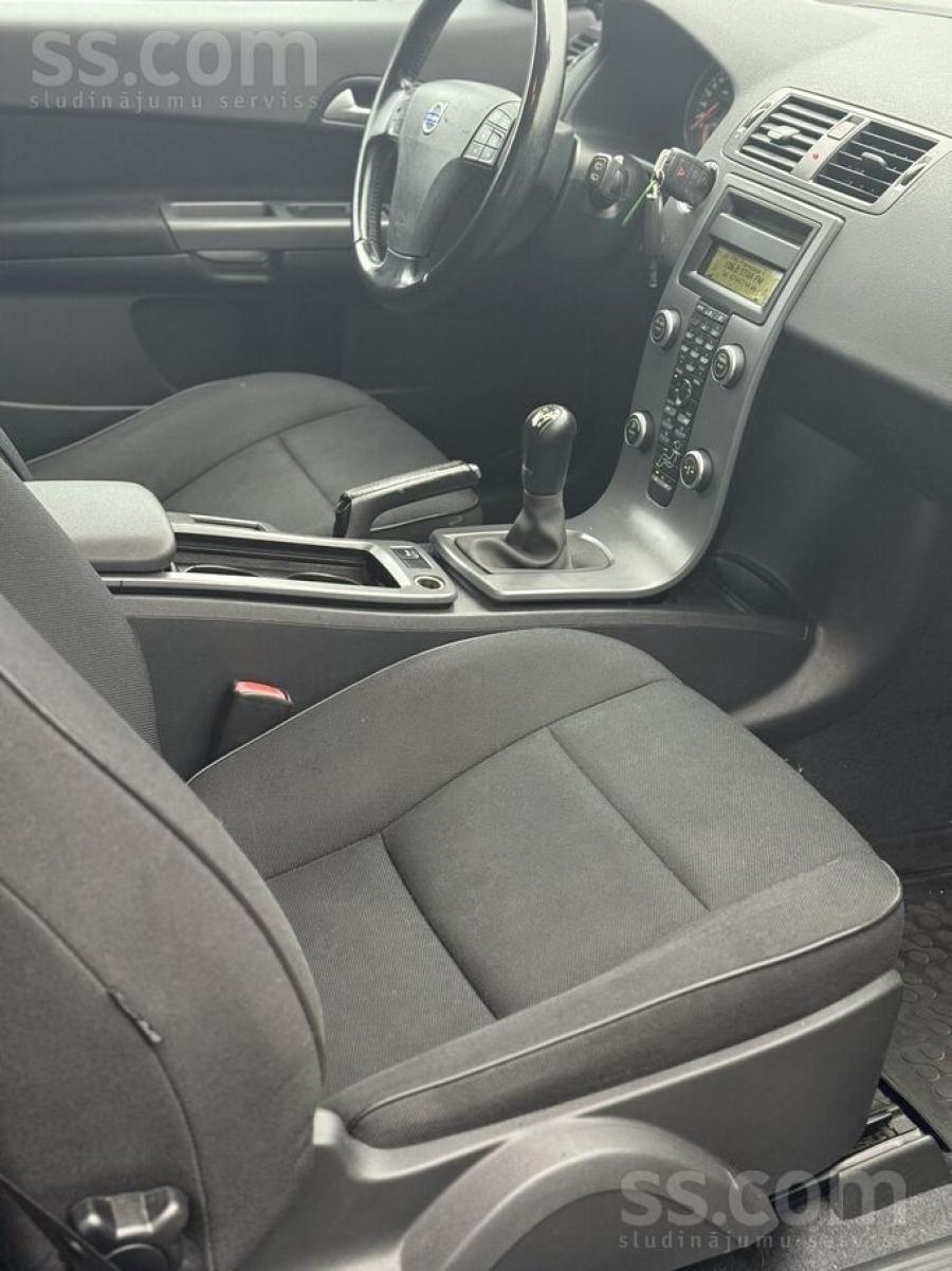 Black Volvo C30 2011 in Riga, with an engine capacity of 1.60 L and mileage of 0 thousand km for 4300 €, photo 6 on AUTOMOTO.COM.LV