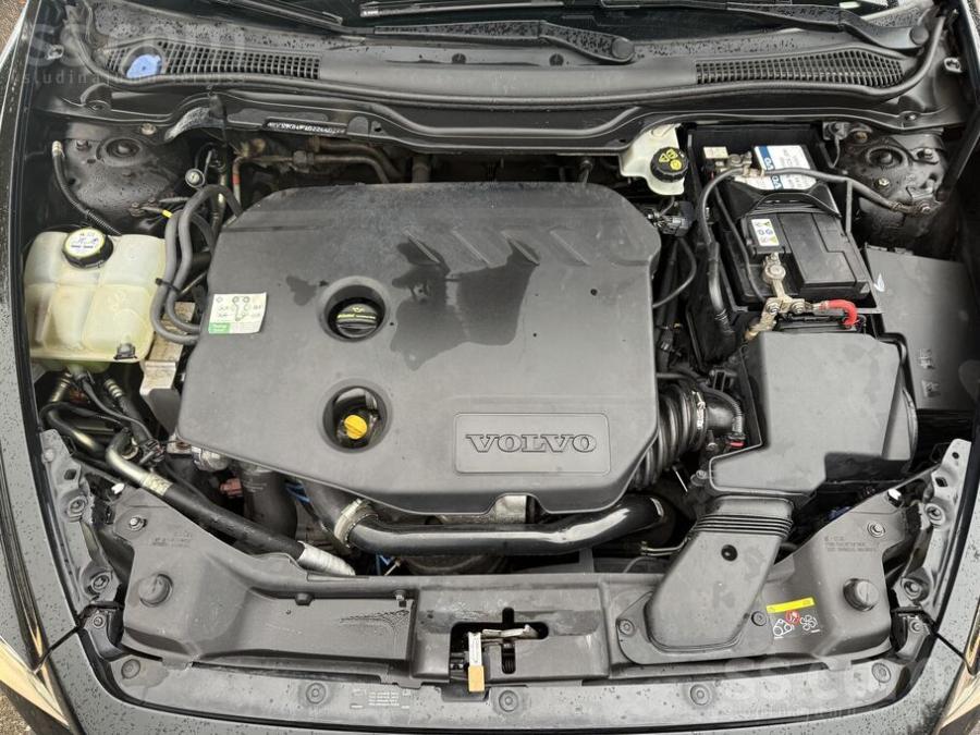Black Volvo C30 2011 in Riga, with an engine capacity of 1.60 L and mileage of 0 thousand km for 4300 €, photo 9 on AUTOMOTO.COM.LV