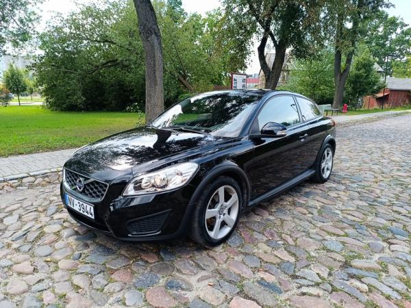 Black Volvo C30 2011 in Riga, with an engine capacity of 1.60 L and mileage of 232 thousand km for 3990 €, photo 1 on AUTOMOTO.COM.LV