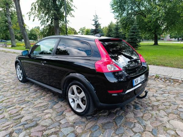 Black Volvo C30 2011 in Riga, with an engine capacity of 1.60 L and mileage of 232 thousand km for 3990 €, photo 2 on AUTOMOTO.COM.LV