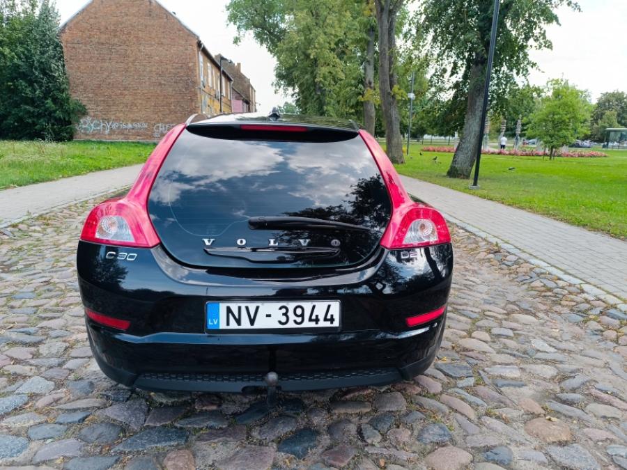 Black Volvo C30 2011 in Riga, with an engine capacity of 1.60 L and mileage of 232 thousand km for 3990 €, photo 7 on AUTOMOTO.COM.LV