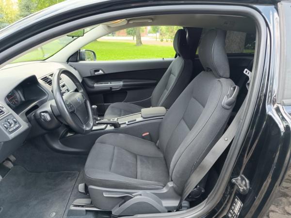 Black Volvo C30 2011 in Riga, with an engine capacity of 1.60 L and mileage of 232 thousand km for 3990 €, photo 7 on AUTOMOTO.COM.LV