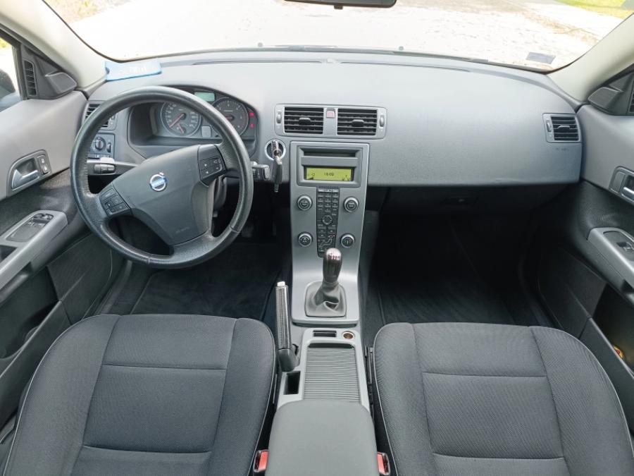 Black Volvo C30 2011 in Riga, with an engine capacity of 1.60 L and mileage of 232 thousand km for 3990 €, photo 11 on AUTOMOTO.COM.LV