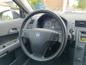 Black Volvo C30 2011 in Riga, with an engine capacity of 1.60 L and mileage of 232 thousand km for 3990 €, photo 12 on AUTOMOTO.COM.LV
