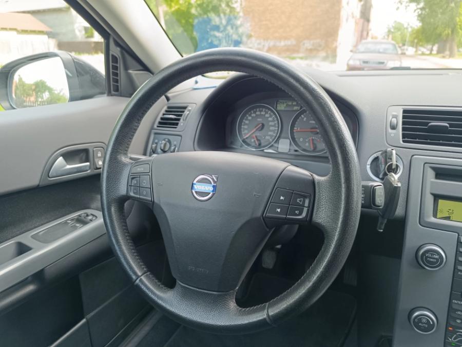 Black Volvo C30 2011 in Riga, with an engine capacity of 1.60 L and mileage of 232 thousand km for 3990 €, photo 12 on AUTOMOTO.COM.LV