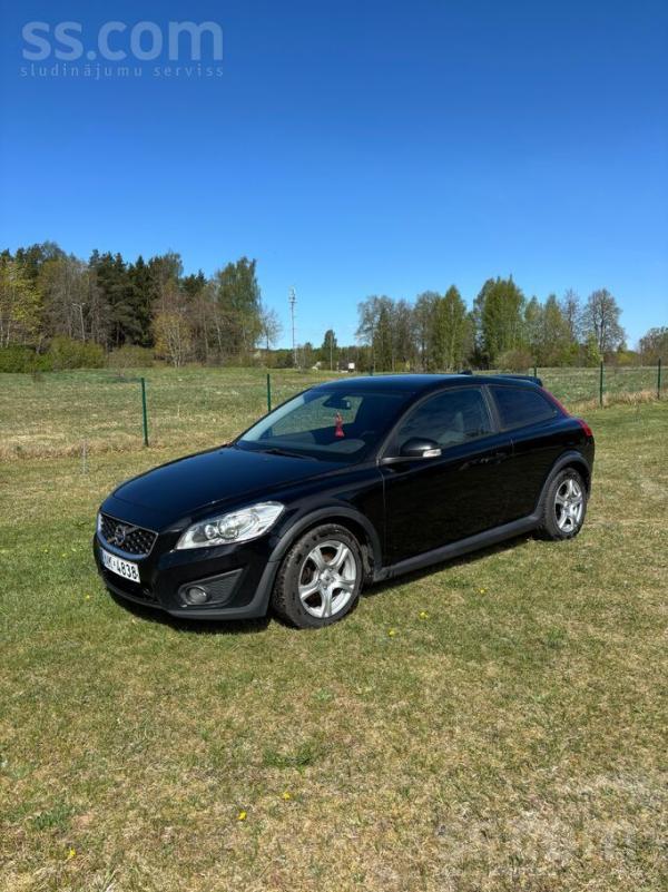 Black Volvo C30 2011 in Kuldiga, with an engine capacity of 2.00 L and mileage of 289 thousand km for 3850 €, photo 1 on AUTOMOTO.COM.LV