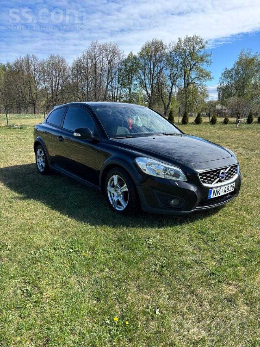 Melns Volvo C30 2011 Kuldīga, ar dzinēja tilpumu 2.00 L un nobraukumu 289 tūkst. km par 3850 €, foto 5 vietnē AUTOMOTO.COM.LV