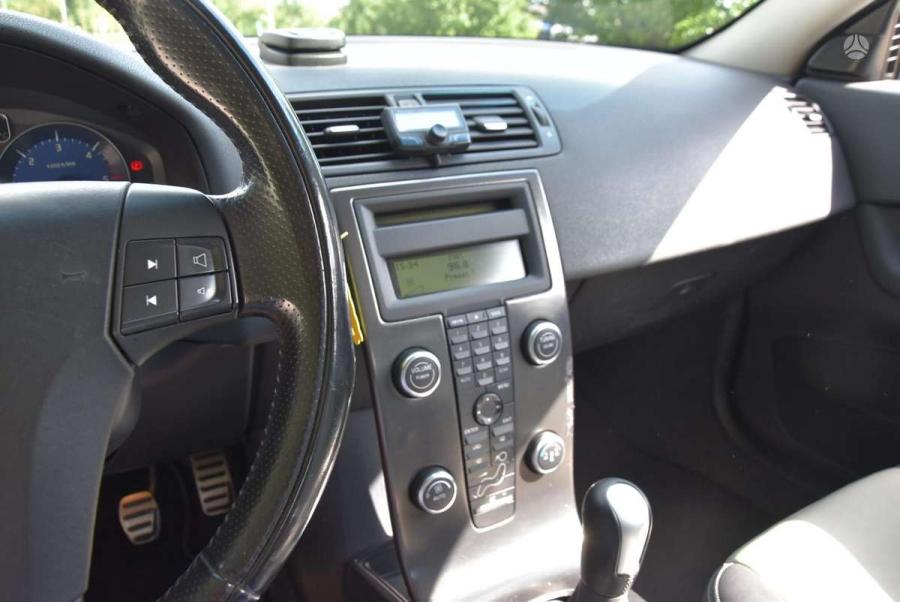 Melns Volvo C30 2011 Viļņa, ar dzinēja tilpumu 1.60 L un nobraukumu 265 tūkst. km par 3600 €, foto 19 vietnē AUTOMOTO.COM.LV