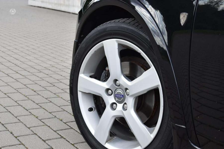 Melns Volvo C30 2011 Viļņa, ar dzinēja tilpumu 1.60 L un nobraukumu 265 tūkst. km par 3600 €, foto 21 vietnē AUTOMOTO.COM.LV