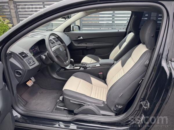 Black Volvo C30 2011 in Jelgava, with an engine capacity of 2.00 L and mileage of 206 thousand km for 7200 €, photo 6 on AUTOMOTO.COM.LV