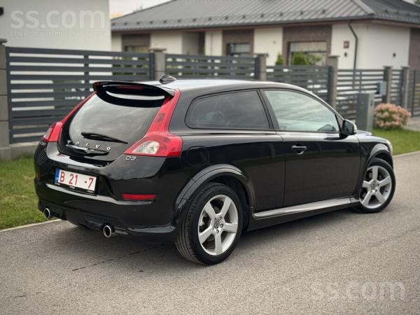 Black Volvo C30 2011 in Jelgava, with an engine capacity of 2.00 L and mileage of 206 thousand km for 7200 €, photo 7 on AUTOMOTO.COM.LV
