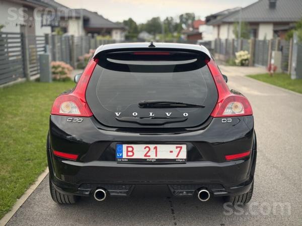 Black Volvo C30 2011 in Jelgava, with an engine capacity of 2.00 L and mileage of 206 thousand km for 7200 €, photo 8 on AUTOMOTO.COM.LV