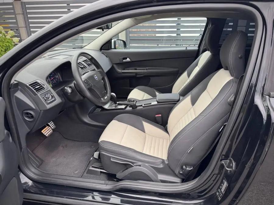 Melns Volvo C30 2011 Jelgava, ar dzinēja tilpumu 2.00 L un nobraukumu 206 tūkst. km par 7200 €, foto 7 vietnē AUTOMOTO.COM.LV