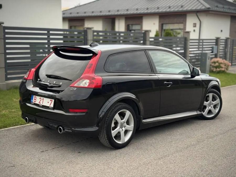 Melns Volvo C30 2011 Jelgava, ar dzinēja tilpumu 2.00 L un nobraukumu 206 tūkst. km par 7200 €, foto 8 vietnē AUTOMOTO.COM.LV