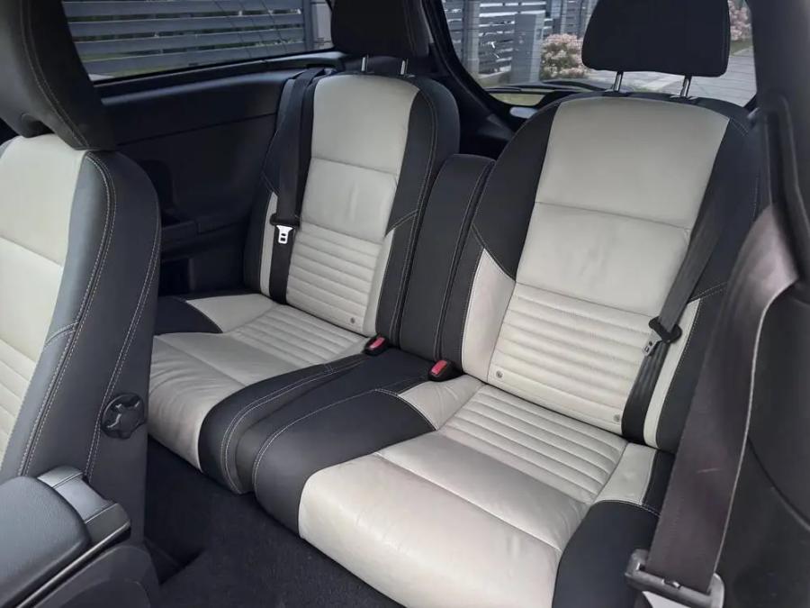 Melns Volvo C30 2011 Jelgava, ar dzinēja tilpumu 2.00 L un nobraukumu 206 tūkst. km par 7200 €, foto 11 vietnē AUTOMOTO.COM.LV