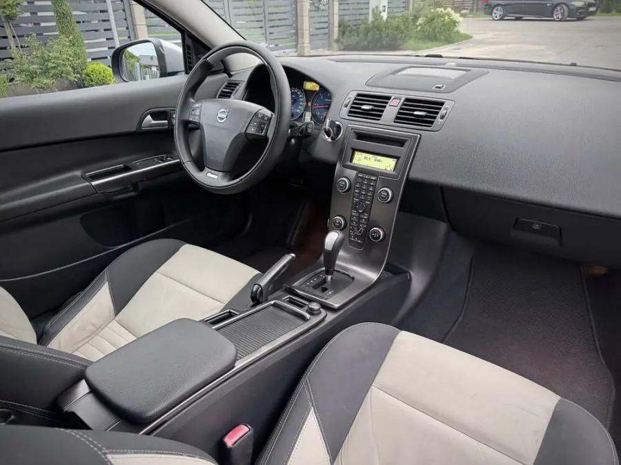 Melns Volvo C30 2011 Jelgava, ar dzinēja tilpumu 2.00 L un nobraukumu 206 tūkst. km par 7200 €, foto 14 vietnē AUTOMOTO.COM.LV