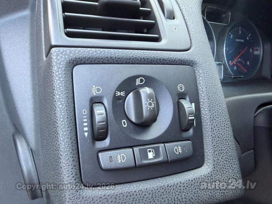 Melns Volvo C30 2011 Tartu, ar dzinēja tilpumu 1.60 L un nobraukumu 238 tūkst. km par 4290 €, foto 18 vietnē AUTOMOTO.COM.LV