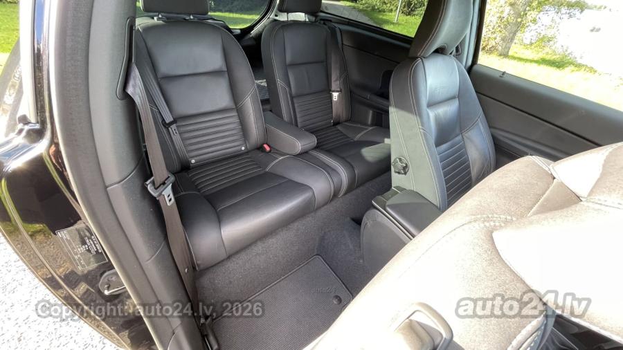 Black Volvo C30 2011 in Tallinn, with an engine capacity of 1.60 L and mileage of 128 thousand km for 5400 €, photo 9 on AUTOMOTO.COM.LV