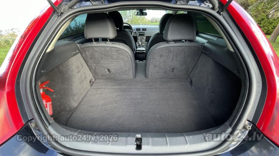 Black Volvo C30 2011 in Tallinn, with an engine capacity of 1.60 L and mileage of 128 thousand km for 5400 €, photo 13 on AUTOMOTO.COM.LV