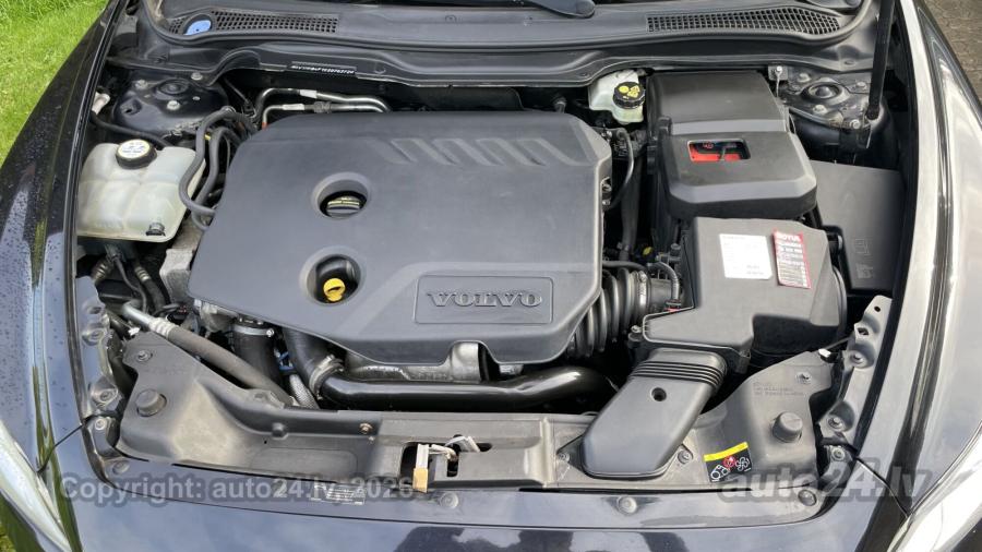 Black Volvo C30 2011 in Tallinn, with an engine capacity of 1.60 L and mileage of 128 thousand km for 5400 €, photo 16 on AUTOMOTO.COM.LV