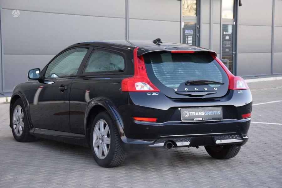 Melns Volvo C30 2012 Viļņa, ar dzinēja tilpumu 1.60 L un nobraukumu 225 tūkst. km par 3800 €, foto 7 vietnē AUTOMOTO.COM.LV