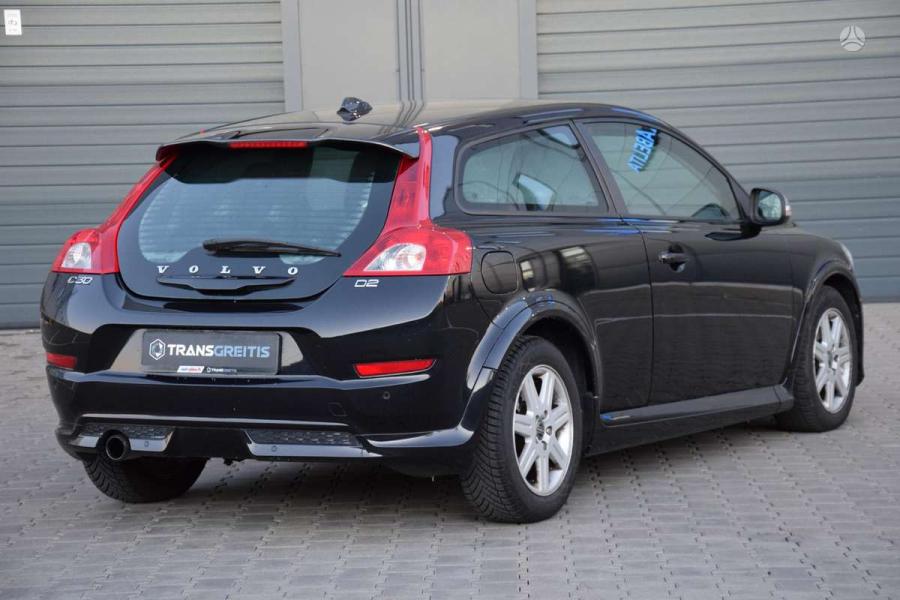 Melns Volvo C30 2012 Viļņa, ar dzinēja tilpumu 1.60 L un nobraukumu 225 tūkst. km par 3800 €, foto 9 vietnē AUTOMOTO.COM.LV