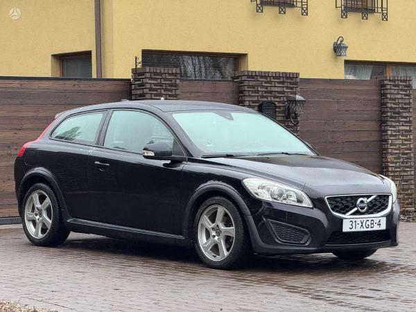Black Volvo C30 2012 in Vilnius, with an engine capacity of 1.60 L and mileage of 303 thousand km for 3350 €, photo 3 on AUTOMOTO.COM.LV
