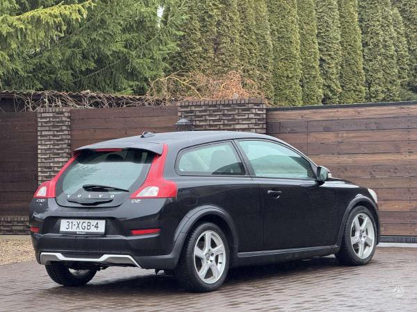 Black Volvo C30 2012 in Vilnius, with an engine capacity of 1.60 L and mileage of 303 thousand km for 3350 €, photo 4 on AUTOMOTO.COM.LV
