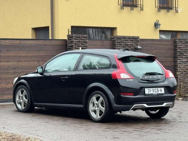 Black Volvo C30 2012 in Vilnius, with an engine capacity of 1.60 L and mileage of 303 thousand km for 3350 €, photo 6 on AUTOMOTO.COM.LV