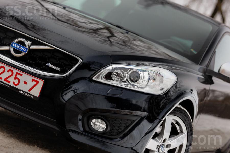 Black Volvo C30 2012 in Jelgava, with an engine capacity of 1.60 L and mileage of 235 thousand km for 5490 €, photo 4 on AUTOMOTO.COM.LV