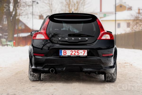 Black Volvo C30 2012 in Jelgava, with an engine capacity of 1.60 L and mileage of 235 thousand km for 5490 €, photo 5 on AUTOMOTO.COM.LV
