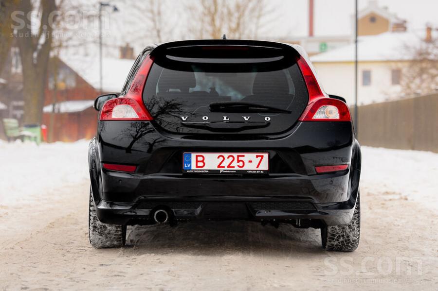 Black Volvo C30 2012 in Jelgava, with an engine capacity of 1.60 L and mileage of 235 thousand km for 5490 €, photo 5 on AUTOMOTO.COM.LV