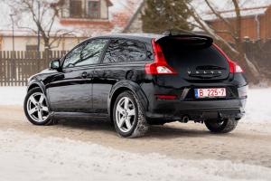 Black Volvo C30 2012 in Jelgava, with an engine capacity of 1.60 L and mileage of 235 thousand km for 5490 €, photo 6 on AUTOMOTO.COM.LV