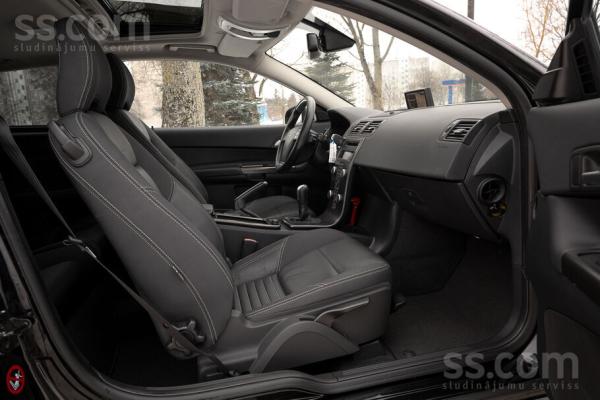 Black Volvo C30 2012 in Jelgava, with an engine capacity of 1.60 L and mileage of 235 thousand km for 5490 €, photo 8 on AUTOMOTO.COM.LV