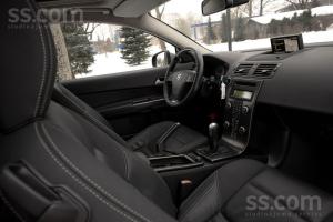 Black Volvo C30 2012 in Jelgava, with an engine capacity of 1.60 L and mileage of 235 thousand km for 5490 €, photo 9 on AUTOMOTO.COM.LV