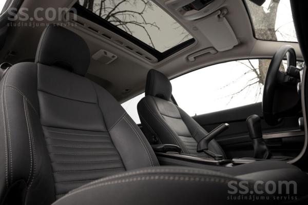 Black Volvo C30 2012 in Jelgava, with an engine capacity of 1.60 L and mileage of 235 thousand km for 5490 €, photo 10 on AUTOMOTO.COM.LV